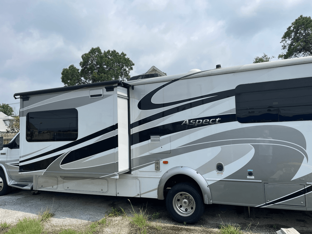 2016 Winnebago Aspect 30J - National Vehicle