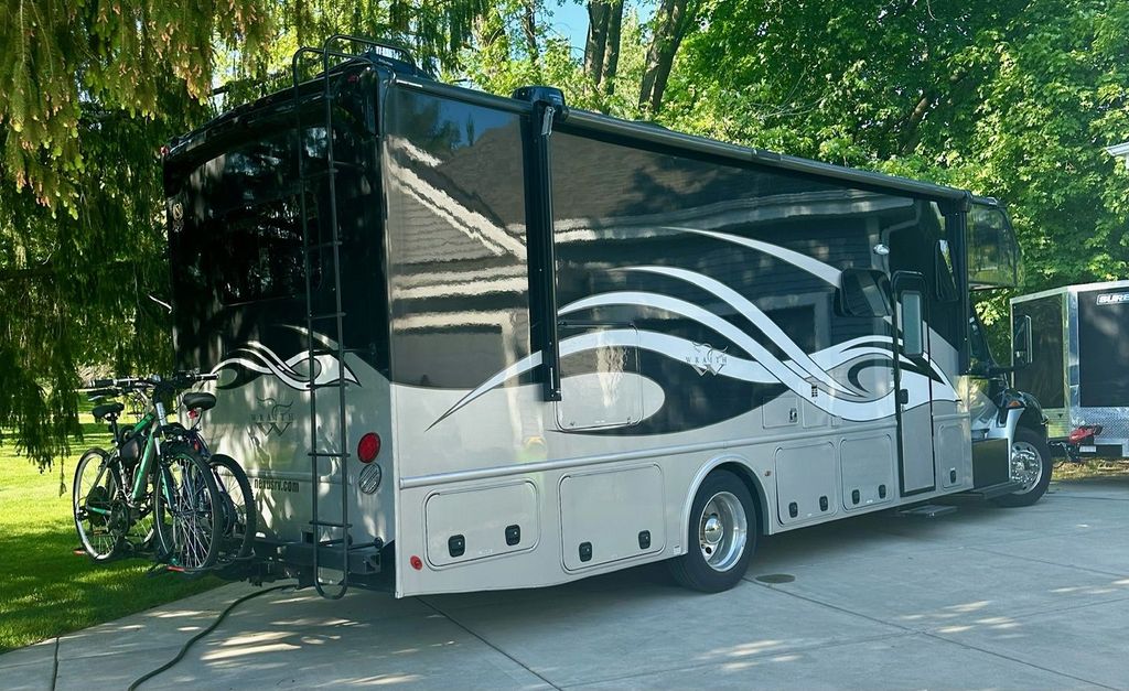 2021 Nexus Wraith 32W - National Vehicle