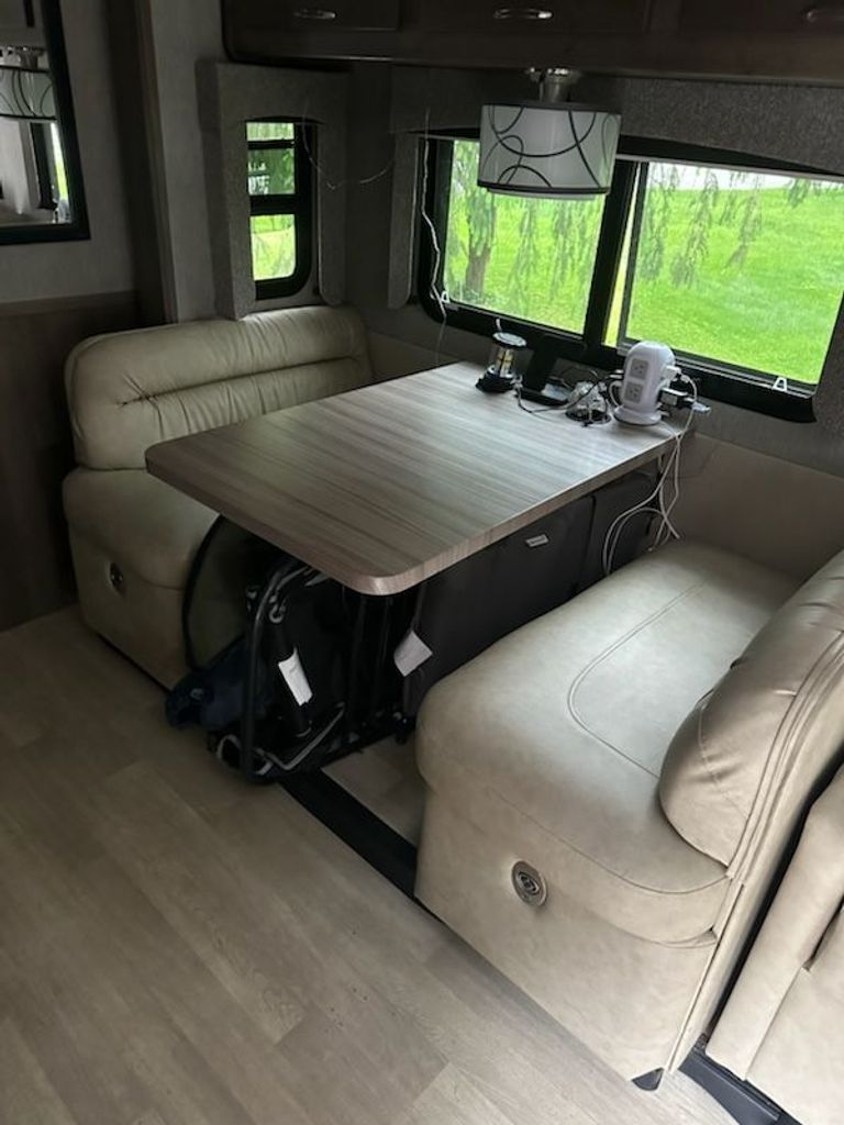 2021 Nexus Wraith 32W - National Vehicle