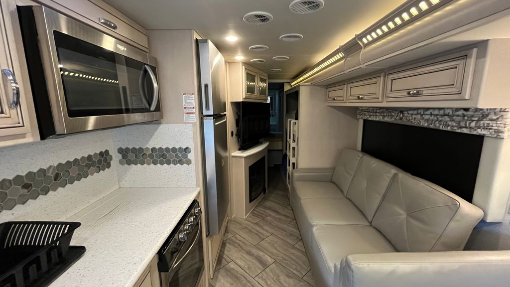 2021 Newmar Bay Star 3616 - National Vehicle