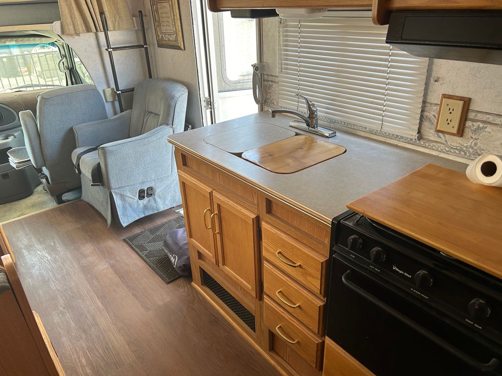 2002 Winnebago Minnie 24V - National Vehicle