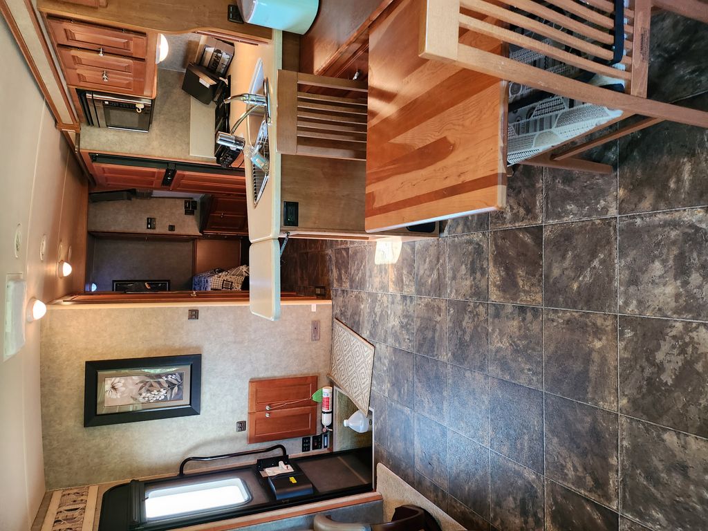 2013 Itasca Sunova 33C - National Vehicle