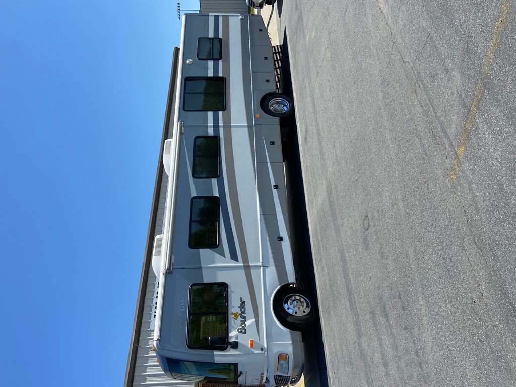 2006 Fleetwood Bounder 36Z - National Vehicle
