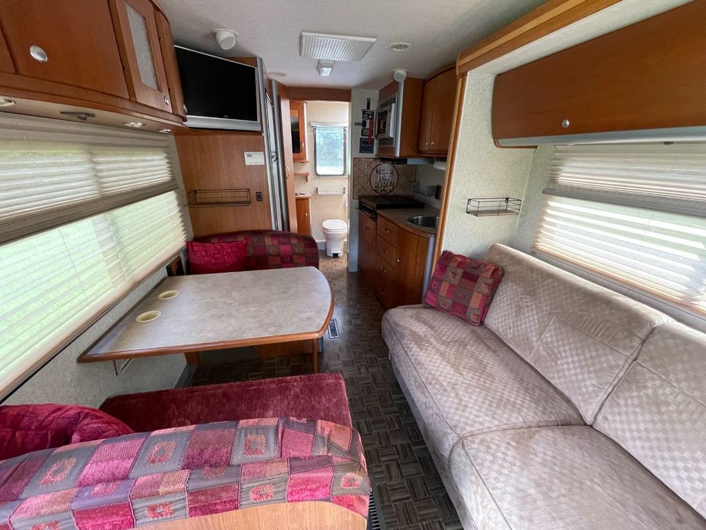 2008 Winnebago View 24H - National Vehicle