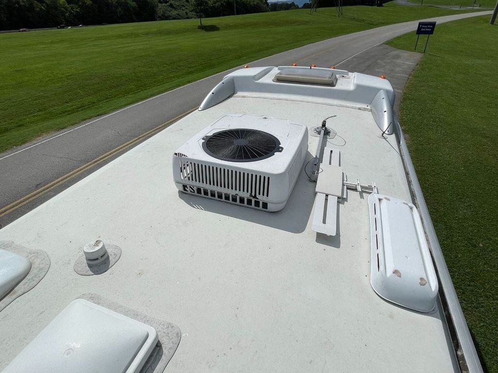 2008 Winnebago View 24H - National Vehicle