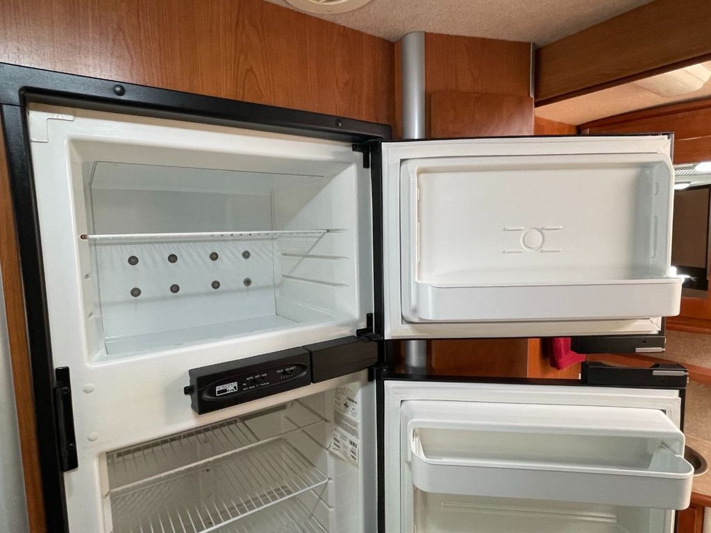 2008 Winnebago View 24H - National Vehicle