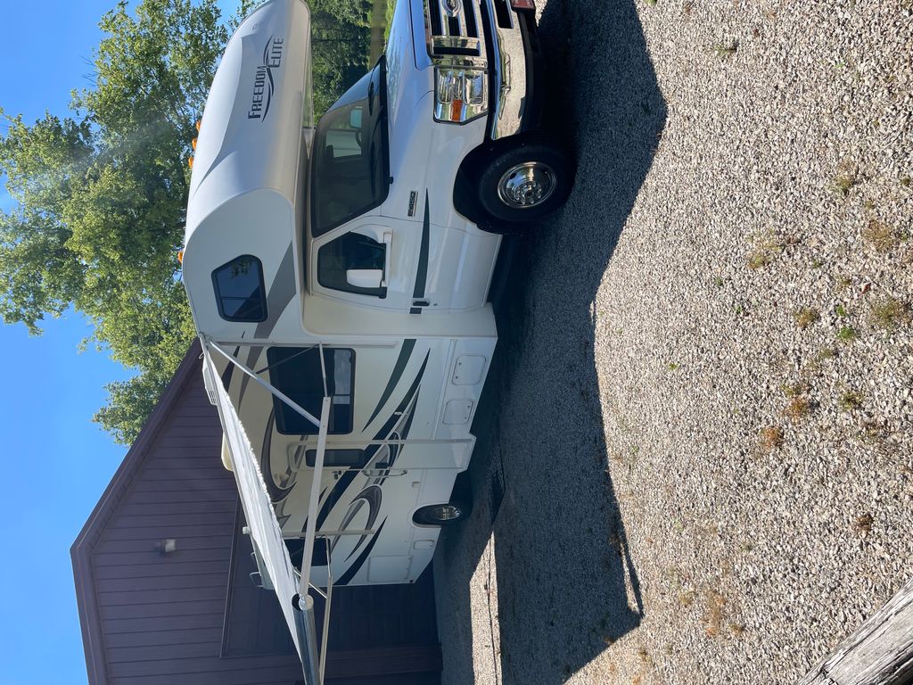 2013 Thor Motor Coach Freedom Elite 28Z - National Vehicle