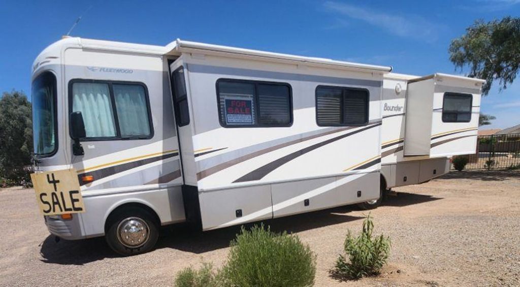 2005 Fleetwood Bounder 34F - National Vehicle