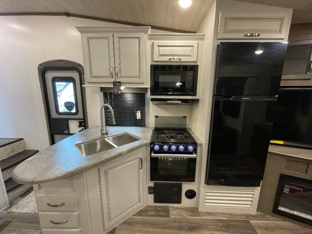 2022 Keystone Cougar Half-Ton 25RES - National Vehicle