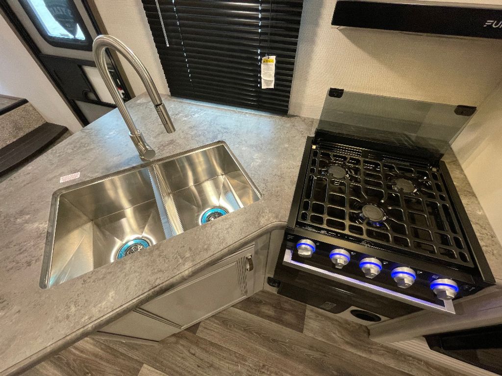 2022 Keystone Cougar Half-Ton 25RES - National Vehicle