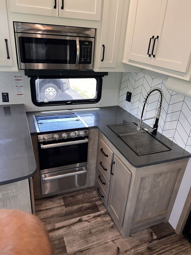 2022 Keystone Raptor 351 - National Vehicle