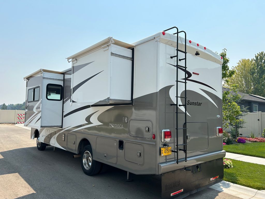 2013 Winnebago Itasca Sunstar 27N - National Vehicle