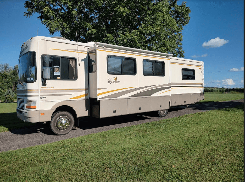 2002 Fleetwood Bounder 34D - National Vehicle