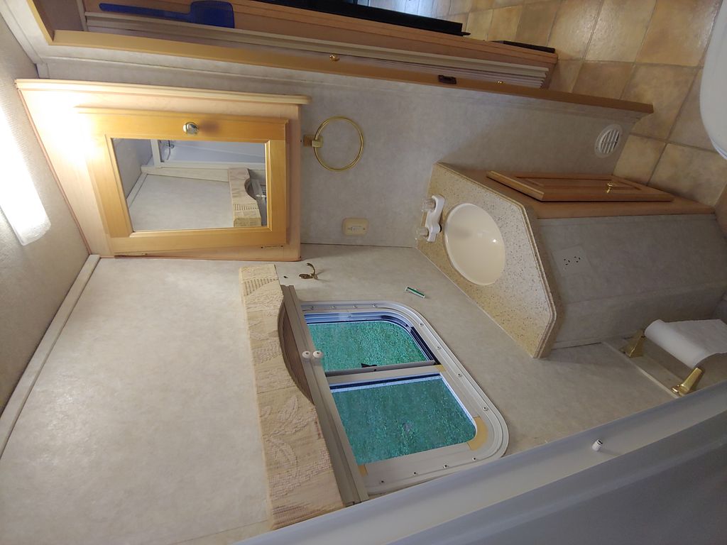 2006 Phoenix Cruiser Motorhome 2350 - National Vehicle