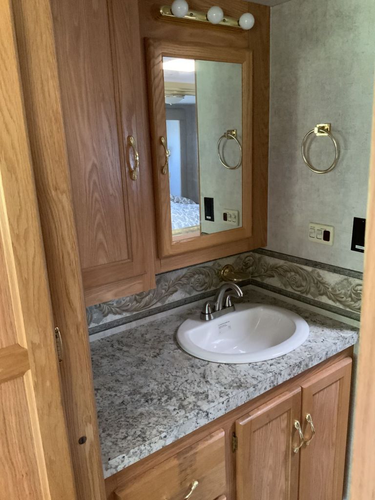 2005 National RV Sea Breeze 1311 - National Vehicle