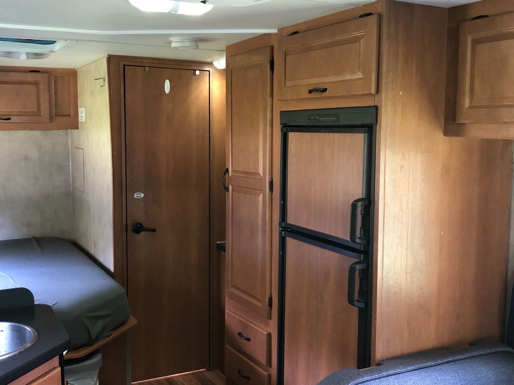 2011 Thor Motor Coach Majestic 23A - National Vehicle