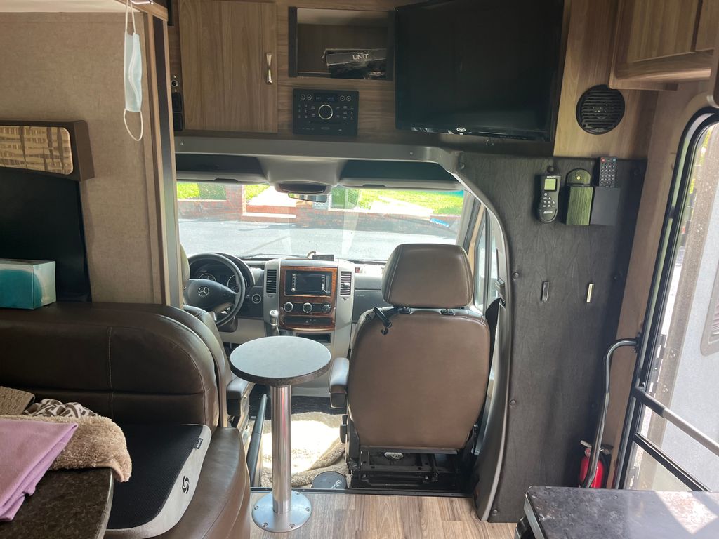 2018 Dynamax Isata 3 24FWM - National Vehicle