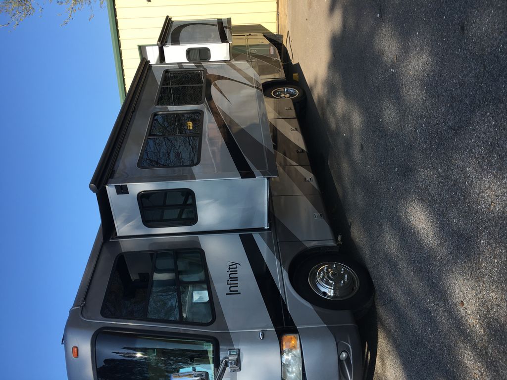 2005 Four Winds Infinity 34N - National Vehicle