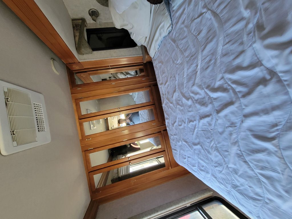 2005 Gulf Stream Crescendo 8386 - National Vehicle