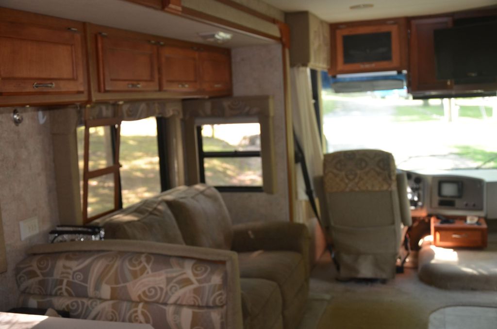 2006 Monaco Monarch SE 30PDD - National Vehicle