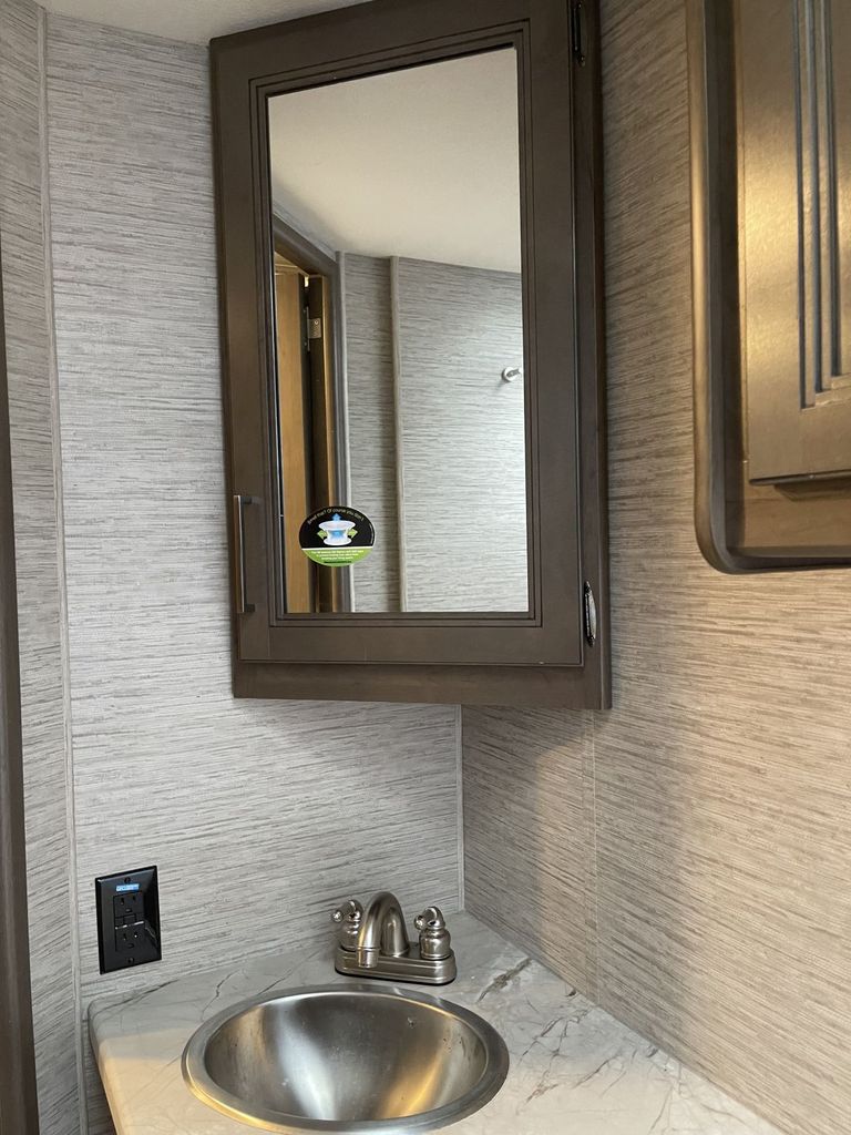 2021 Thor Motor Coach Freedom Elite 27FE - National Vehicle