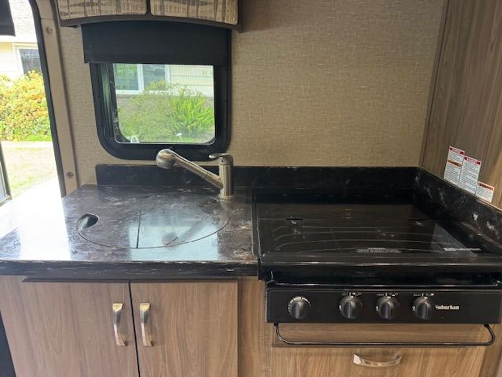 2016 Dynamax Isata 3 24FW - National Vehicle