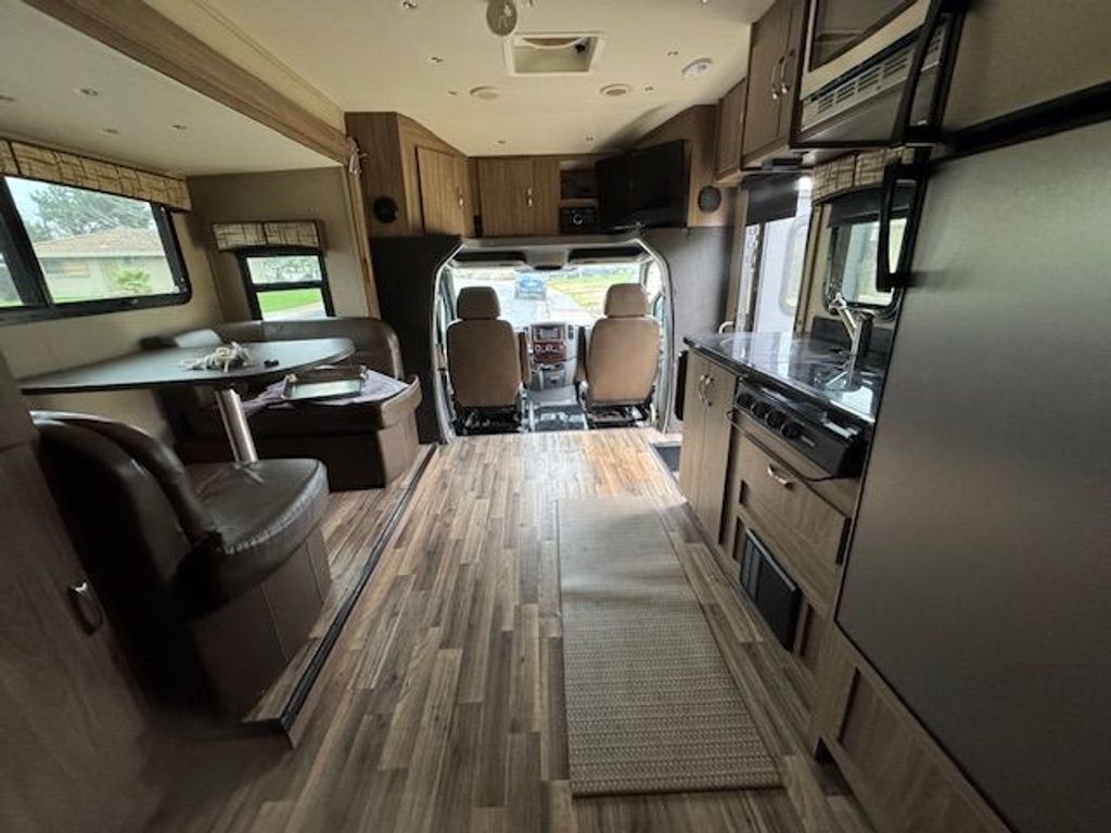 2016 Dynamax Isata 3 24FW - National Vehicle