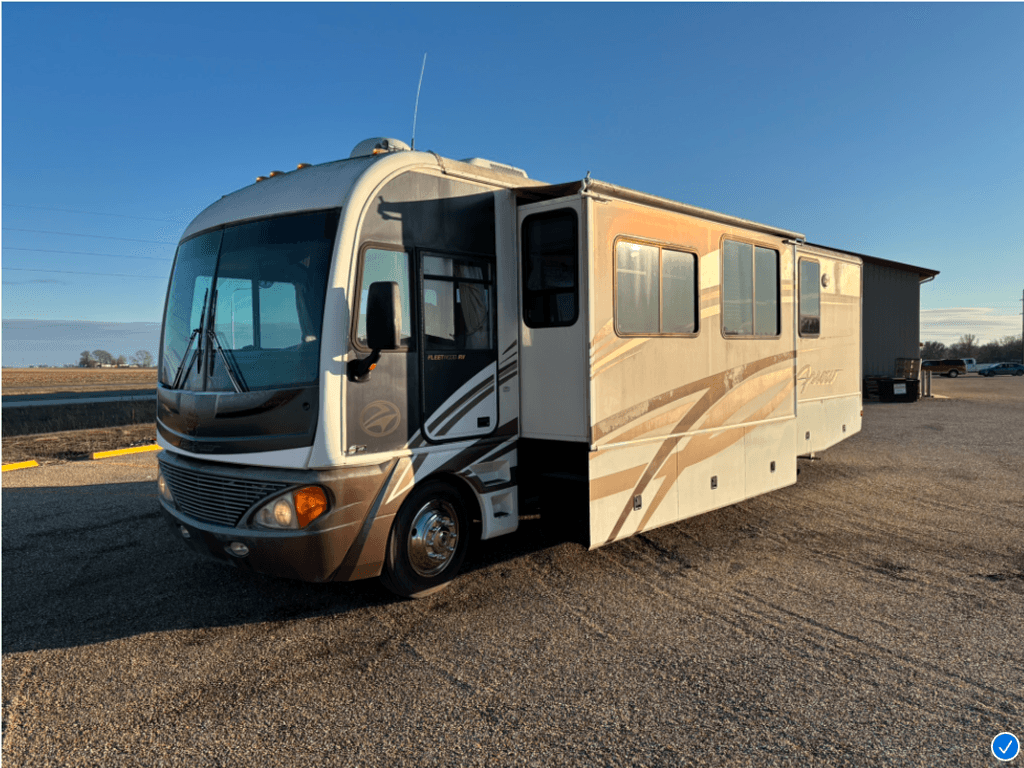 2004 Fleetwood Pace Arrow 35G - National Vehicle