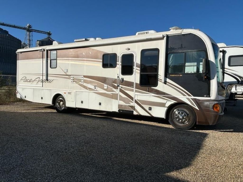 2004 Fleetwood Pace Arrow 35G - National Vehicle