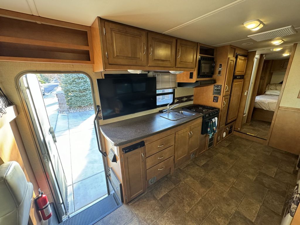 2014 Winnebago Minnie Winnie 31K - National Vehicle