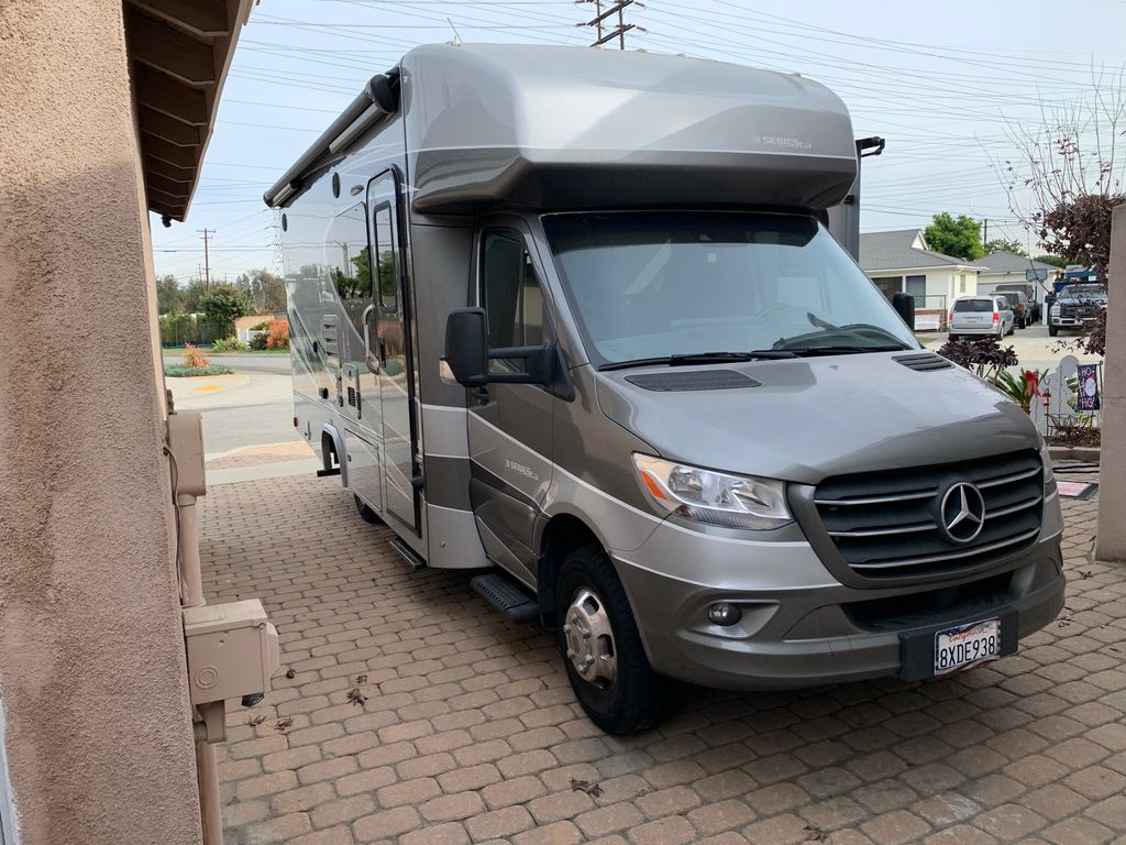 2022 Dynamax Isata 3 24FWM - National Vehicle