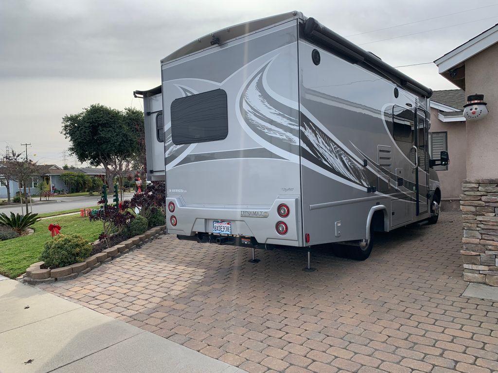 2022 Dynamax Isata 3 24FWM - National Vehicle