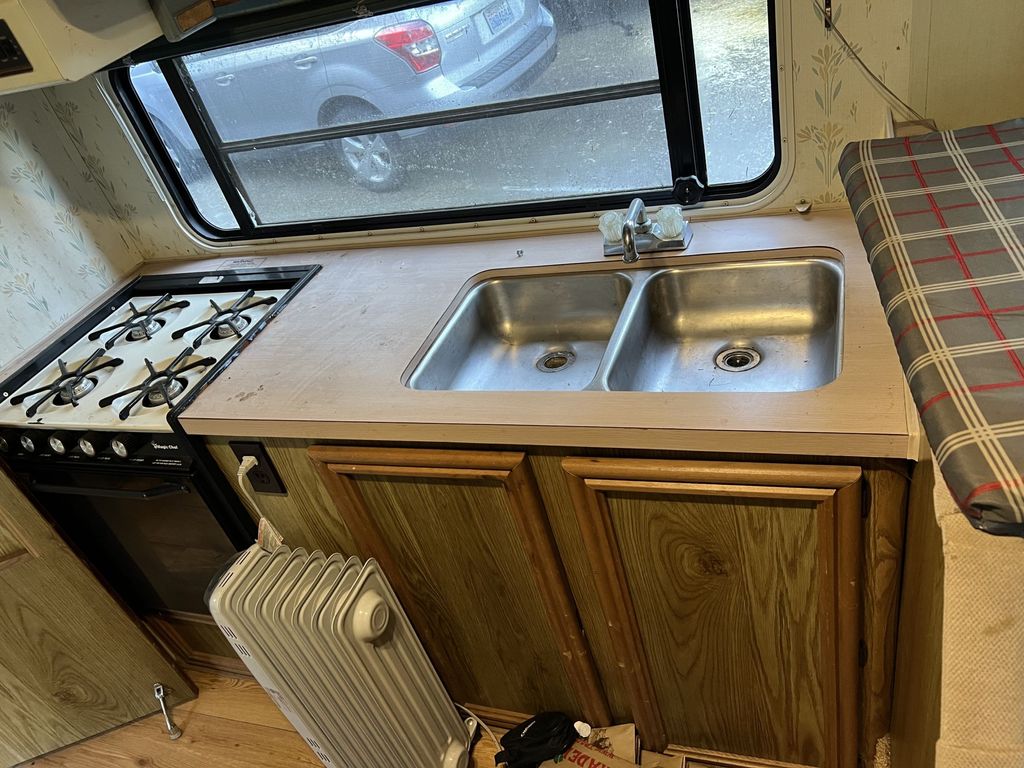 1989 Fleetwood Tioga 24D - National Vehicle