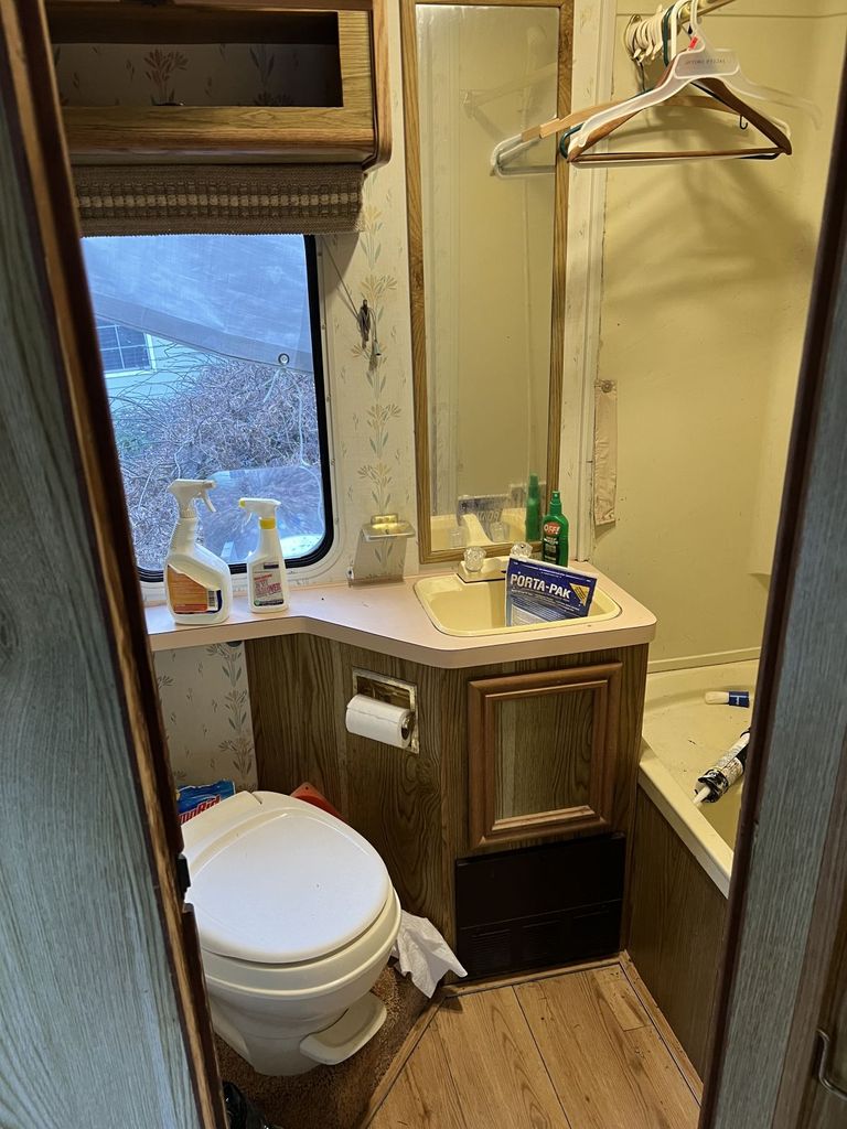 1989 Fleetwood Tioga 24D - National Vehicle