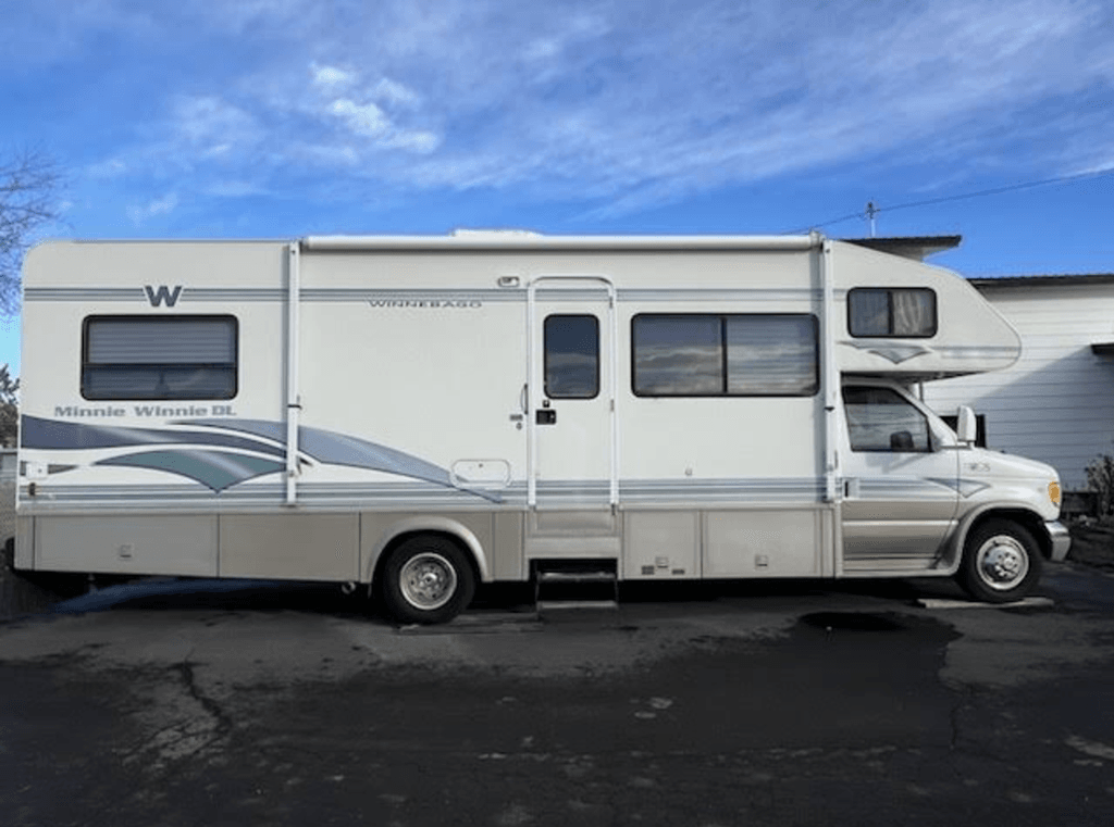 1999 Winnebago Minnie Winnie Deluxe 29U - National Vehicle