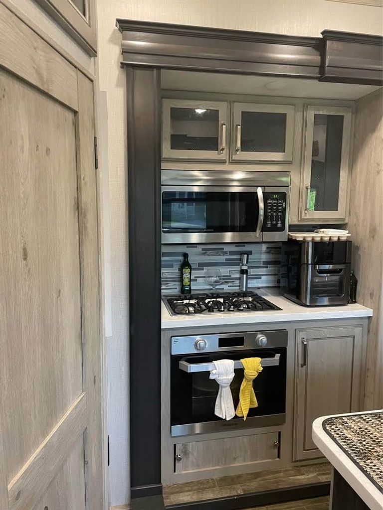 2021 Keystone Alpine 3700FL - National Vehicle