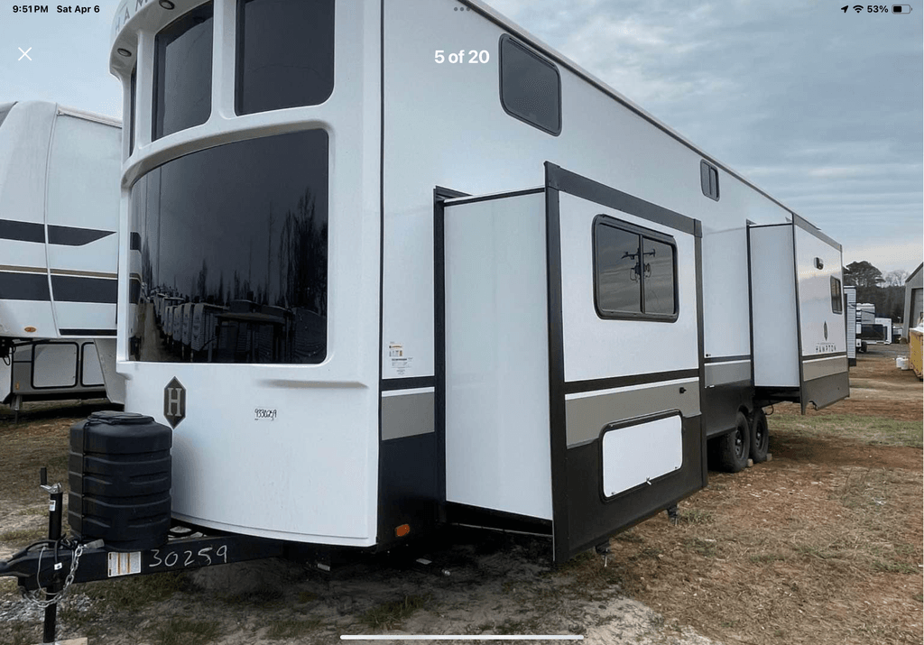 2024 Crossroads Hampton 375DBL - National Vehicle