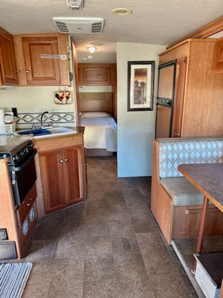 2016 Winnebago Vista 26HE - National Vehicle