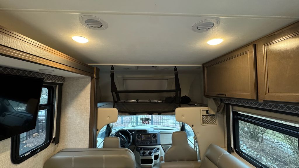 2022 Thor Motor Coach Quantum 31WS - National Vehicle