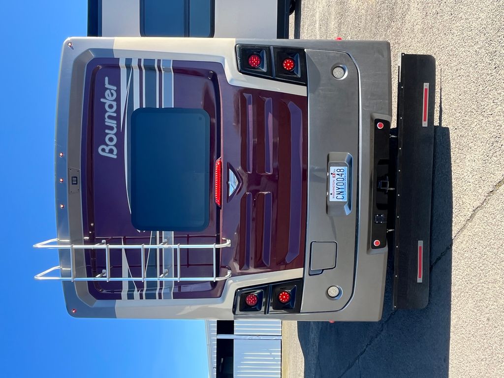 2017 Fleetwood Bounder 33C - National Vehicle