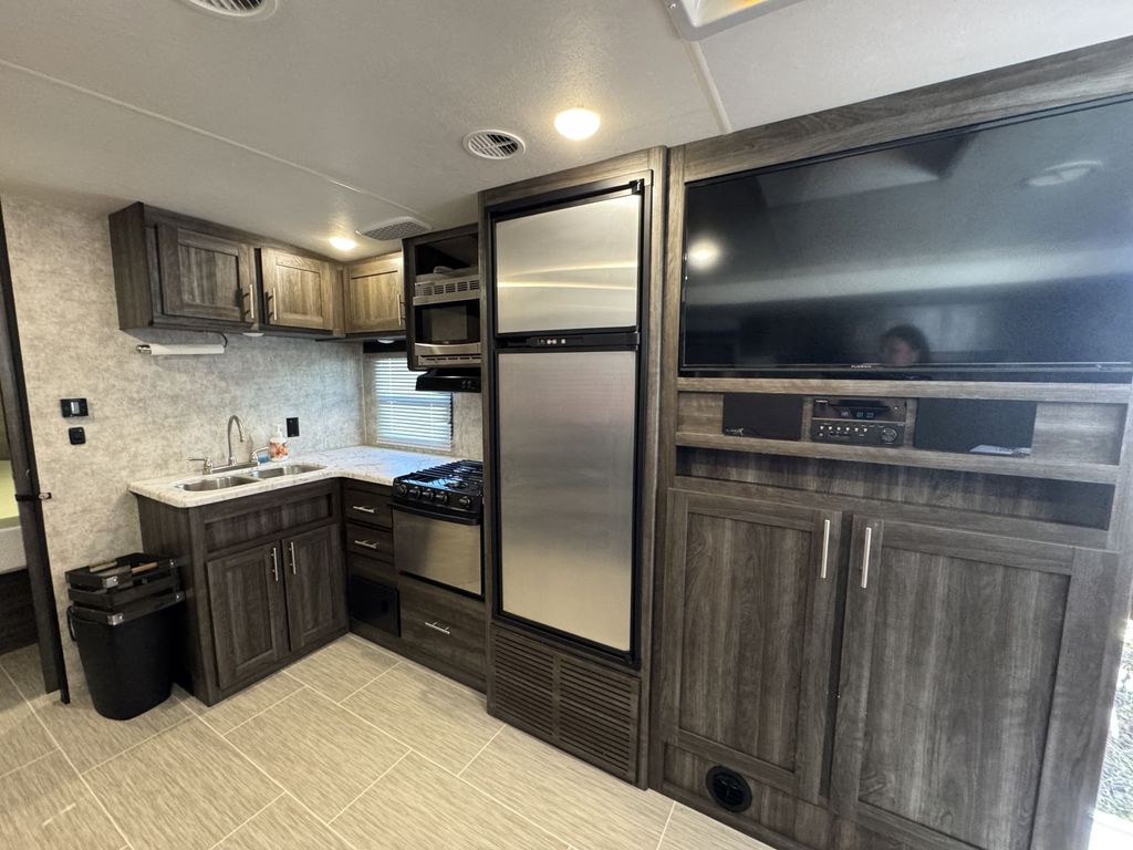 2019 Highland Ridge Mesa Ridge Lite 2802BH - National Vehicle