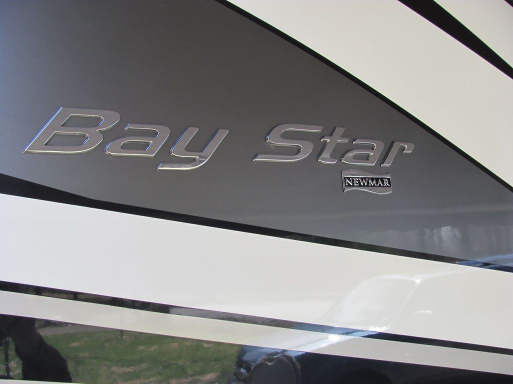 2015 Newmar Bay Star 3124 - National Vehicle