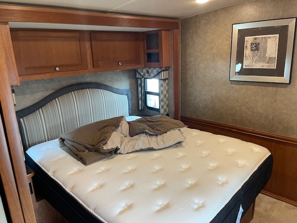 2016 Winnebago Sightseer 33C - National Vehicle