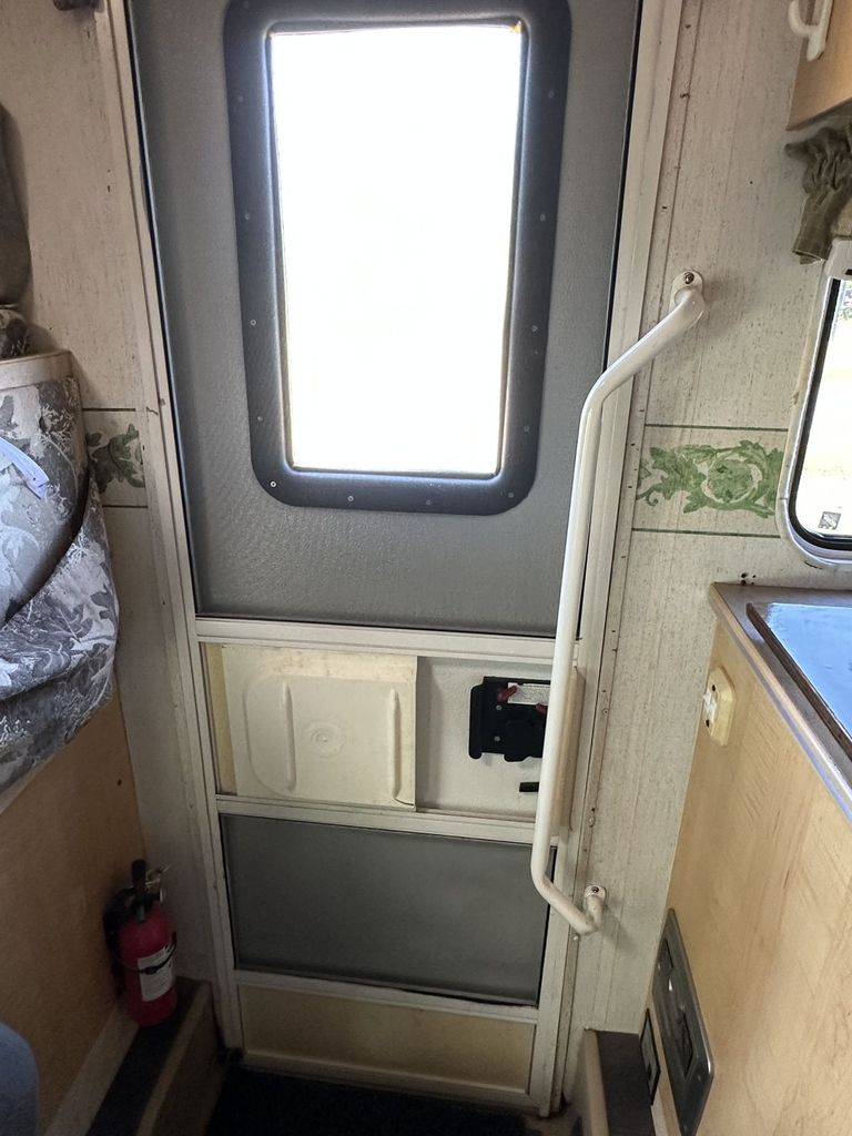 2005 R-Vision Trail-Lite 25RKG - National Vehicle