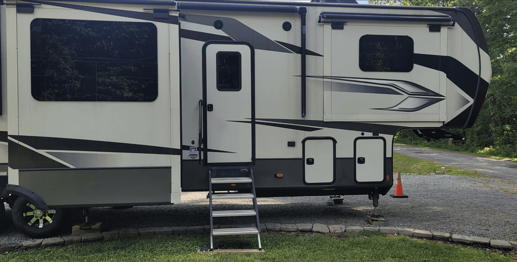 2022 Keystone Alpine 3712KB - National Vehicle