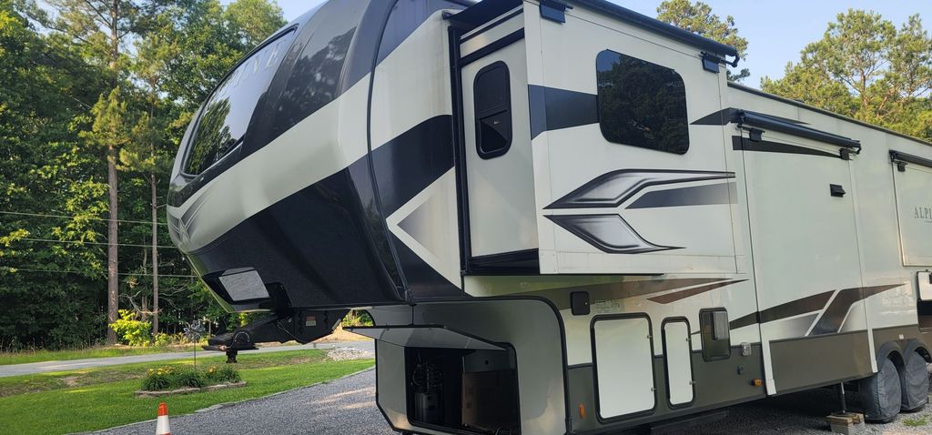 2022 Keystone Alpine 3712KB - National Vehicle