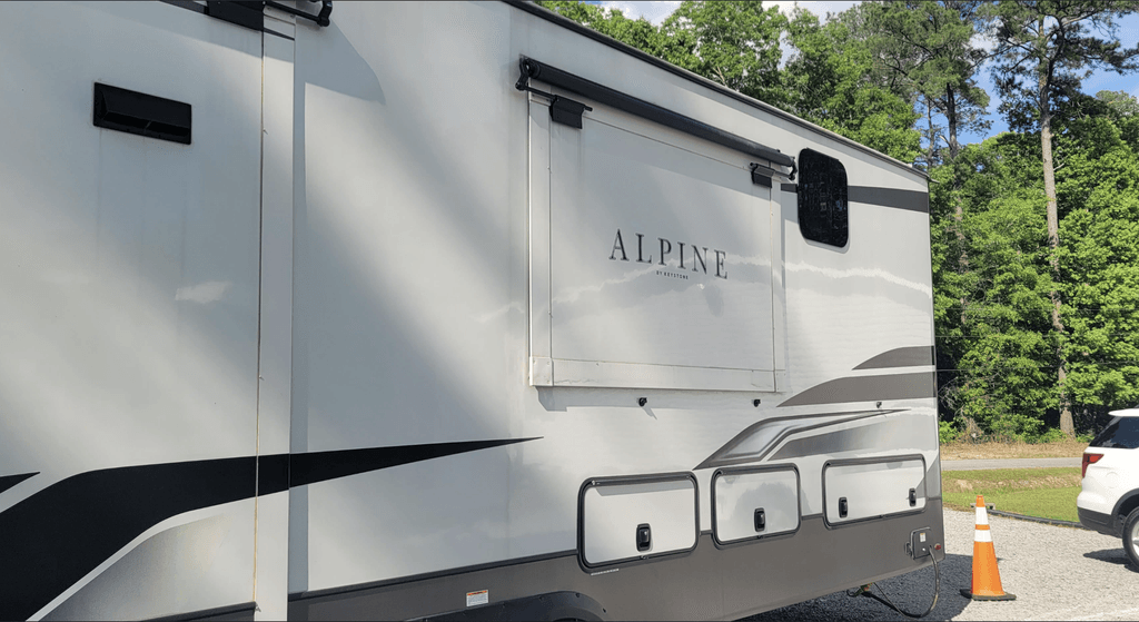 2022 Keystone Alpine 3712KB - National Vehicle