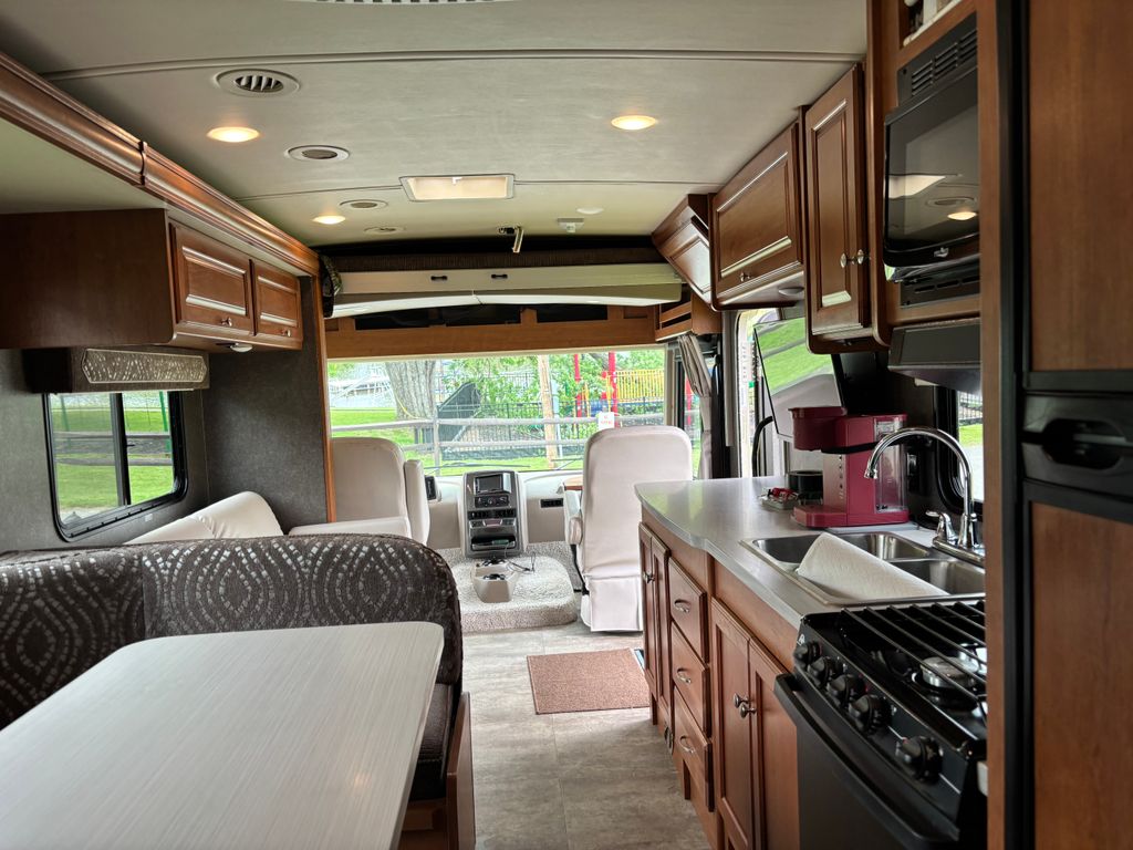 2018 Winnebago Vista 31KE - National Vehicle