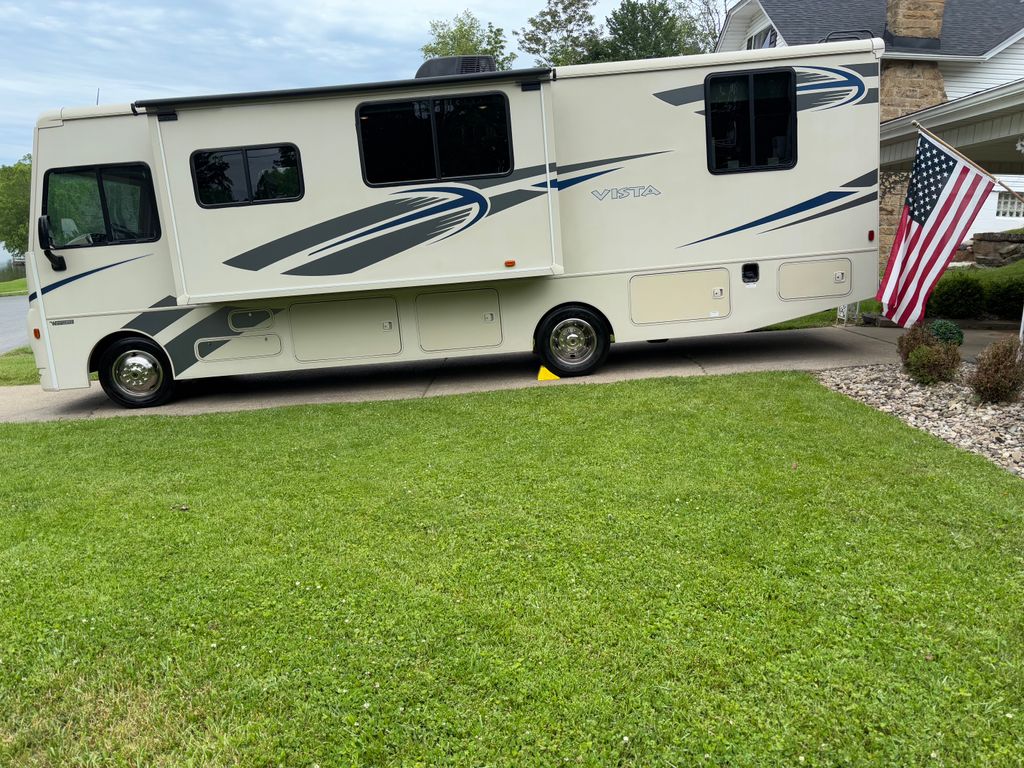 2018 Winnebago Vista 31KE - National Vehicle