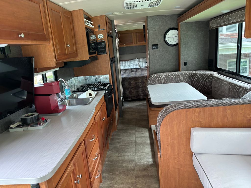 2018 Winnebago Vista 31KE - National Vehicle